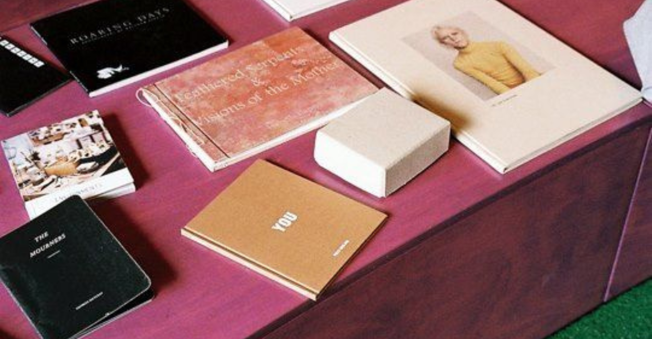 THE COFFEE TABLE BOOK GUIDE – LES Collection